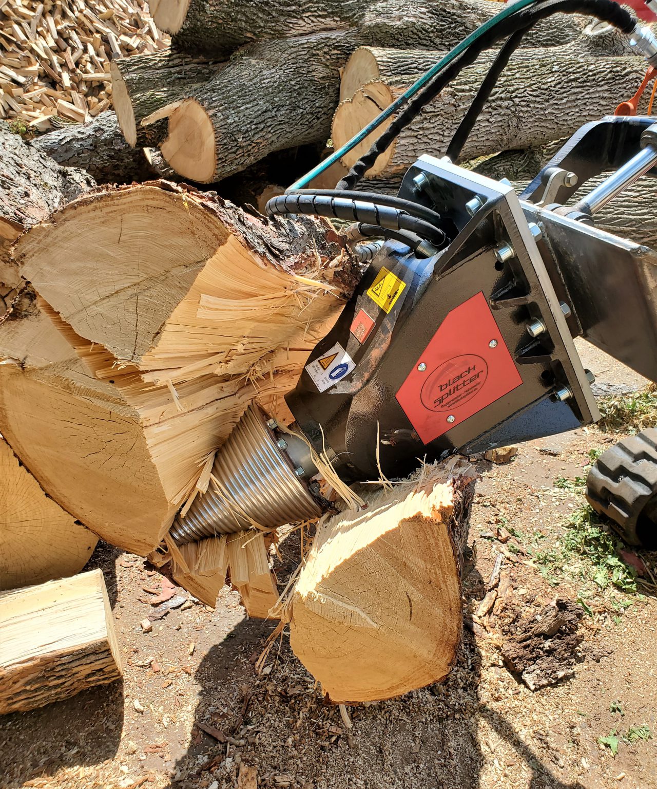 Black Splitter Log Splitters - Ransome Attachments